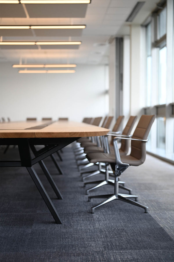 Une table pour accueillir des ministres - Artmeta