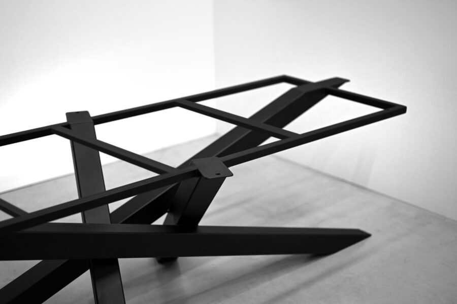 Pied de table Mikado